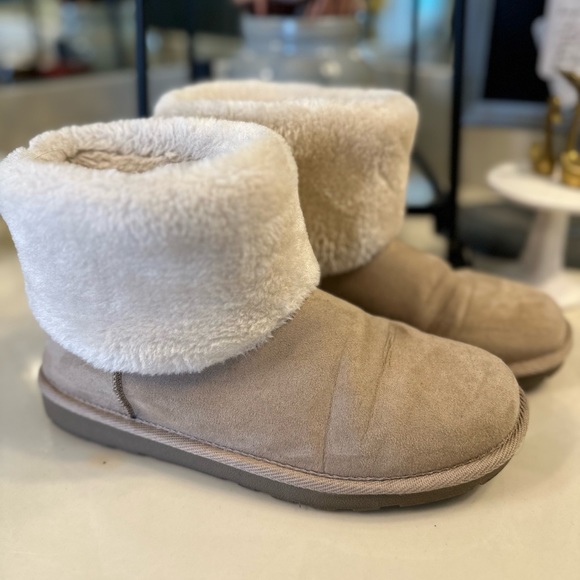 Arizona Jean Company | Shoes | Arizona Sola Flat Heel Boots | Poshmark